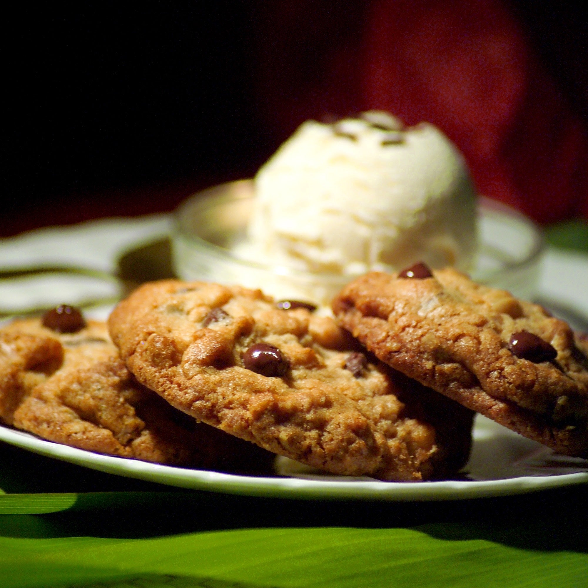Original Size Oatmeal Chocolate Chip with Walnuts – Cookie Corner Hawaii
